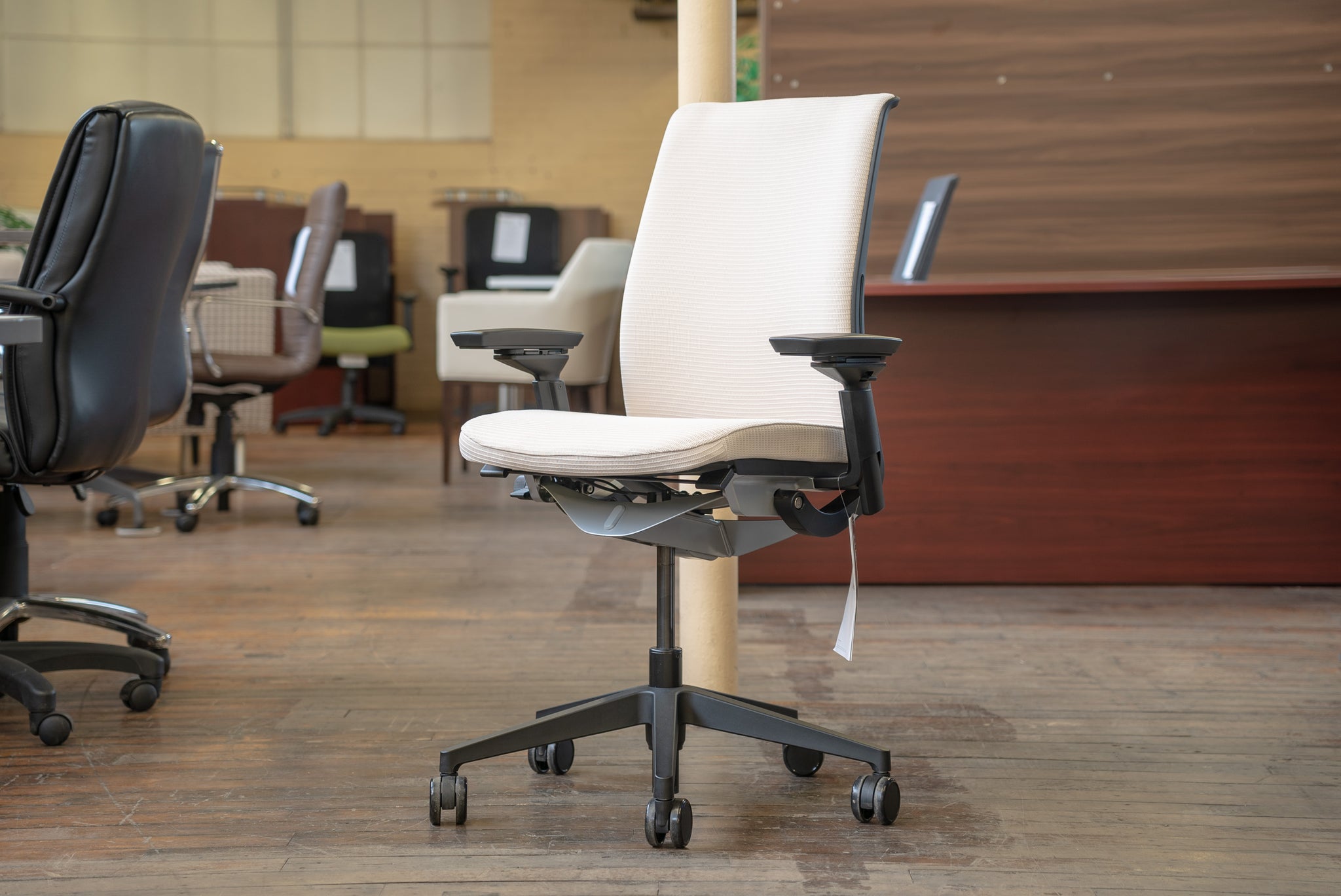 Renoviert Steelcase Think V2 Bürostühle - The Office Crowd