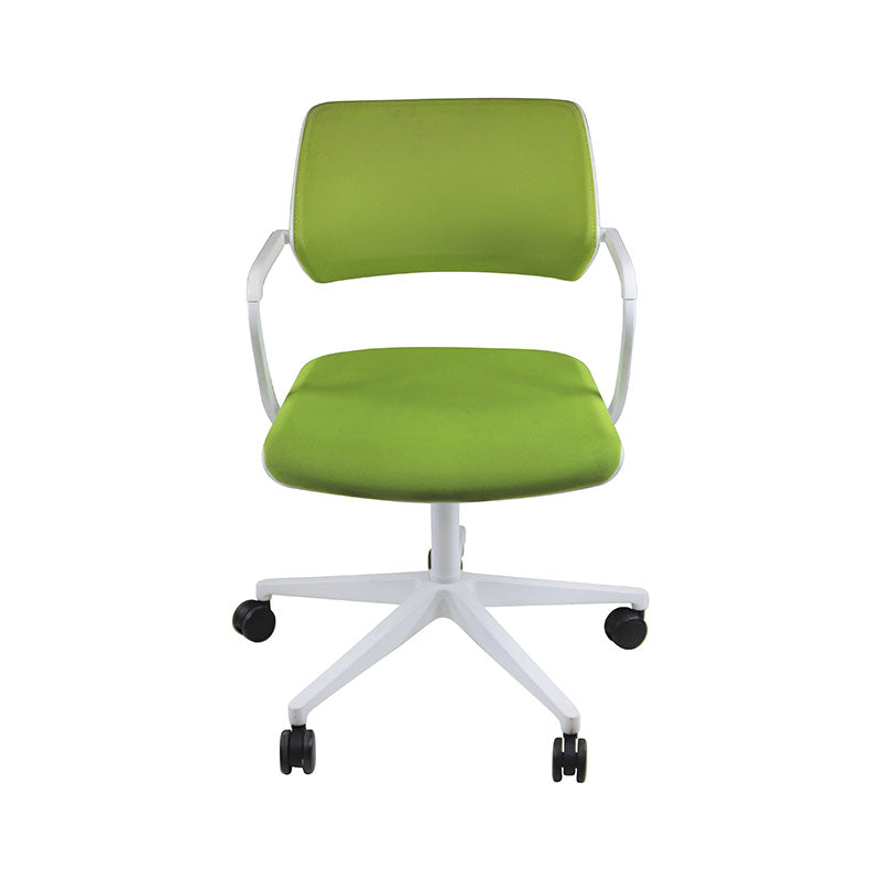 Steelcase: QiVi - Meeting Chair with Mesh Back in Green Fabric ...